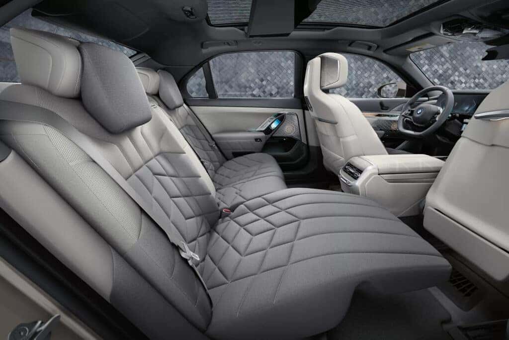 2026 BMW 7 Series Theater Screen & Rear Seat Tech | BMW of Milwaukee North