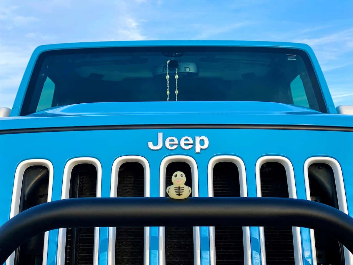 Jeep Ducking Meaning: 2026 Guide to the #DuckDuckJeep Tradition